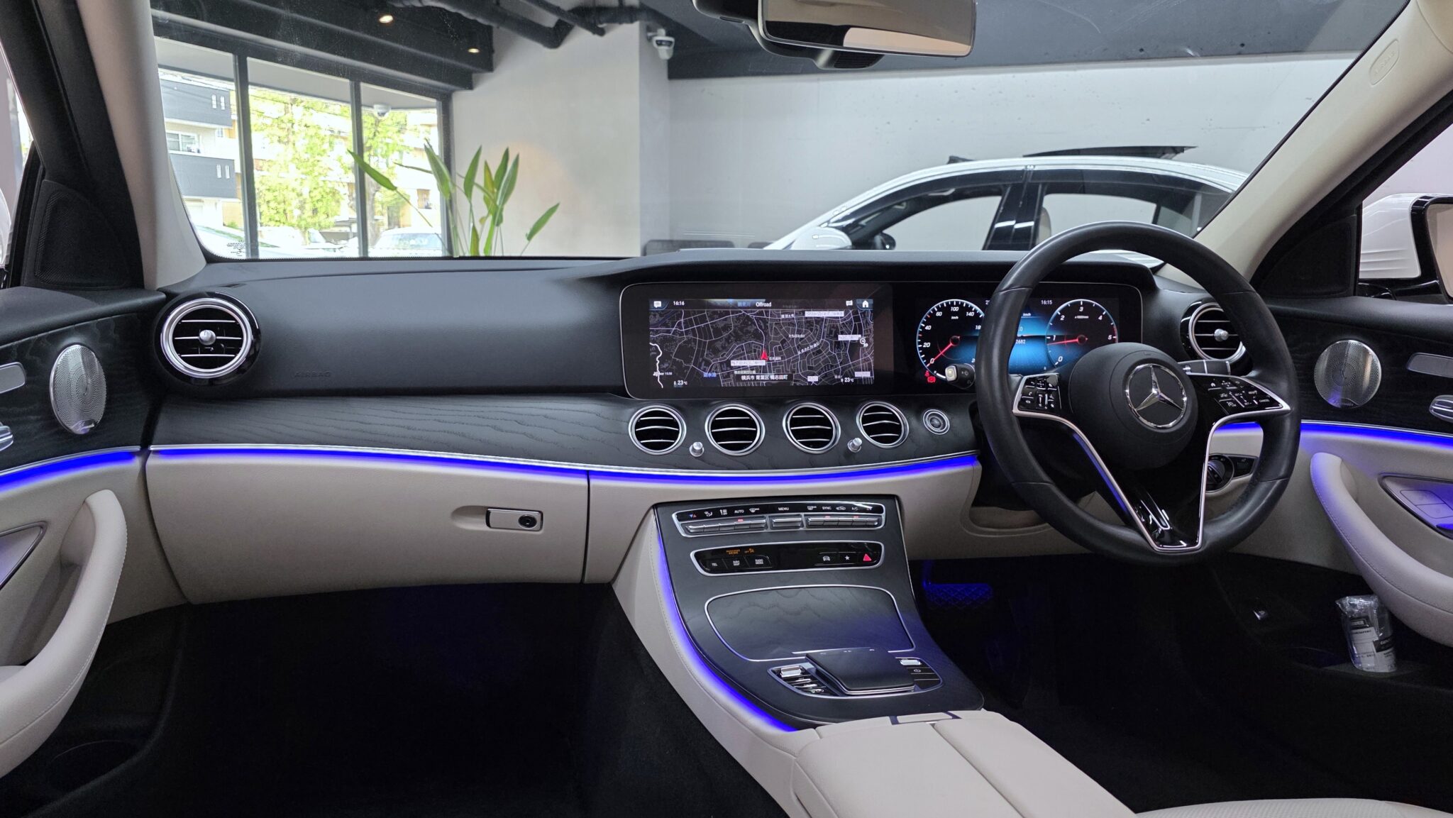 白×白のE220dセダン(W213)｜メルセデス・ベンツ専門店NEBLE(ネーブル)